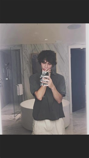 You gave us FABULOUS pictures, you served us well 🫡🫡🫡 #iphone16 #chrissturniolo #sturniolotriplets #fyp #viral @Christopher Sturniolo