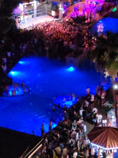 South Padre Island Spring Break isn’t for beginners” 😈🔥 College students understand #SouthPadreIslandTexas #SpringBreakTok #CollegeSpringBreak #springbreak @JWE333 @Isla Grand Beach Resort, SPITX