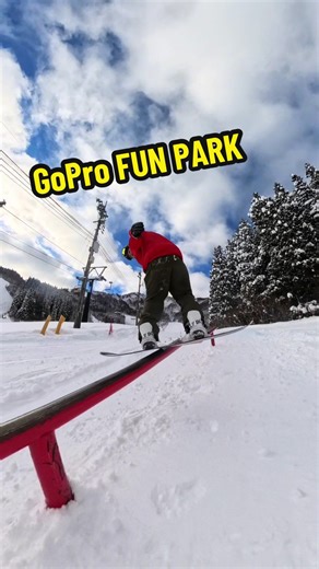 ついに！ カストルコースにメインパークが出来上がってきました😍❤️‍🔥 今シーズンも『GoPro』スポンサーのもと GoPro FunParkがOPEN！ KSRで10年パークを作っている「石川敦士」を筆頭に、初級者から上級者まで楽しめるパークとなっております☺️ 1/10現在のレイアウトは ・5mキッカー ・スパイン ・WIDE BOX ・BOX to 黒パイ ・2本レール ・ダブルダウンレール ぜひチャレンジしてみてください☺️✨ GoPro FUN PARKでお待ちしております🏂 #神立スノーリゾート #ksr #パーク #gopro #スノーボード #さしakumi Hirata @hiramakazunori @Fumika Hoshino @Takato Taniguchi @レッドライダー @いぐっちゃん。(YouTubeがメイン)