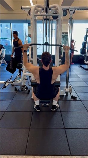 Wide Grip Lat Pulldown
