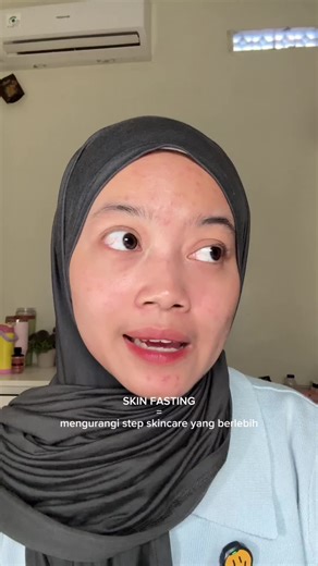 kondisi kulitt lagiii bagus gara2 abis skin fasting.. makanya agak lama kan liat akuu skincarean malem2 pake banyakk stepp #skinfasting #moisturizer #hyalupure