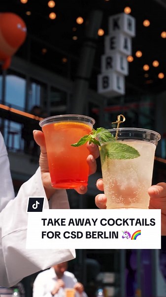 Happy Friday, party people – CSD hits Berlin tomorrow 🥳🦄 and we’ve got all you need for a parade pit stop. ✅ Takeaway cocktails (our pick is the Pink Pony which donates €1 to a Berlin-based LGBTQIA  charity) ✅ Sizzling street food   sweet treats for an afternoon pick me up ✅ And yes, you can use the toilet SEE YOU THERE GANG! #takeawaycocktail #prideparade #csdberlin #cocktails