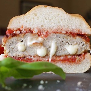 641K views · 7.6K reactions | Grilling this weekend? Try these Mozzarella Stick Stuffed Chicken Burgers. LIKE Cooking Panda for more delicious videos!!! | Cooking Panda | Facebook