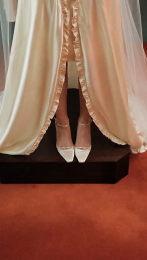 Hope LaVine on Instagram: "Would you wear a 100-year-old wedding dress? This 1920s antique wedding dress is available 9am PST 09/19 on @tabvintage #weddingdresstryon #bridalfashion #vintageweddingdress #1920sfashion #vintagestyle"