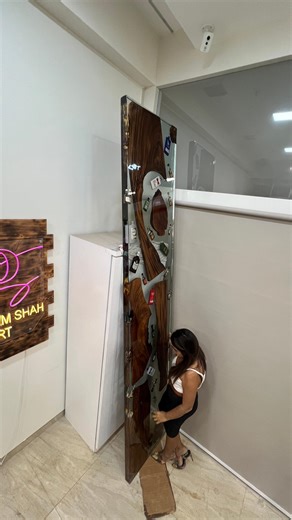 Poonam Shah |Resin Artist Mumbai |Luxury Decor & Workshops | Ten feet of sheer challenge. Ten feet of vision turned reality. This wasn’t just a bar counter—it was a test of patience, precision, and... | Instagram