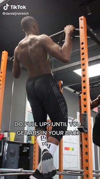 A nice backpack #pullups #calisthenics #fitnesstoks #coreworkout #workoutroutine #buildmuscle #fitnessgoals