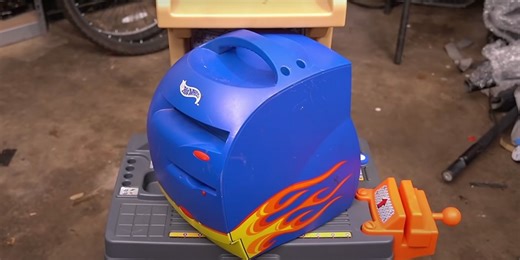 Shank Mods Builds the Ultimate Sleeper Gaming PC With the 1999 Hot Wheels Case