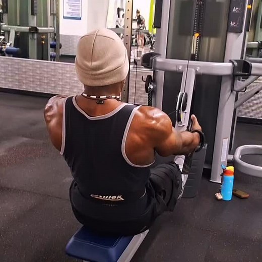 3 Back Day Staples 🔥 Let’s hit back with CPT Gerald 🔥 1. Cable Lat PullDown using the “Troy Bar” 2. Chest Supported Dumbell Rows 3. Seated Cable Row using midsize “MAG” handle: MAXIMUM ADVANTAGE GRIP If you’re ready to level up your fitness program just in time for summer, book your 1-on-1 session today. 💪🏼 | Tewksbury Sports Club
