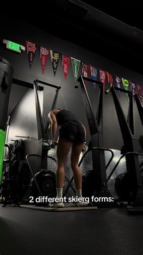 Two methods of skierg: lat dominant vs. core dominant ~ Lat ski drive: elbows outward at the top and drive down and through the hips ~ core ski drive: elbows more tucked & strong core engagement like a crunch motion In long ski efforts I love to switch between the two! #skierg #hyroxtips #hyroxtraining