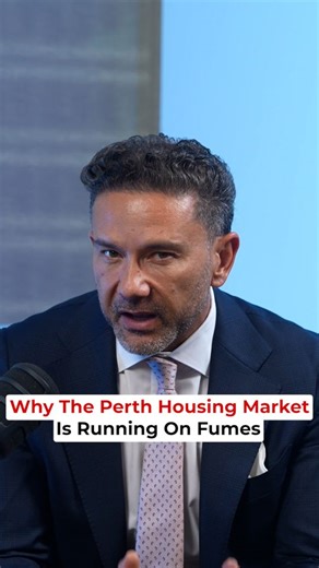 Perth isn’t just tight, it’s running on fumes. REIWA’s latest numbers show barely 1,500 homes on the market, with listings down more than 50% on this time last year, and sitting well below long-term averages right through winter and spring. What makes this market so volatile is that even owners who want to downsize, upgrade or relocate are hesitating because they have nowhere to go. When demand is strong, supply is this thin and sellers are scared to list, prices don’t drift sideways, they get p