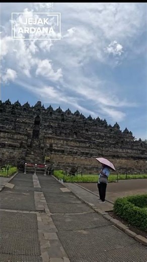 BOROBUDUR TEMPLE IN MAGELANG, CENTRAL JAVA, INDONESIA