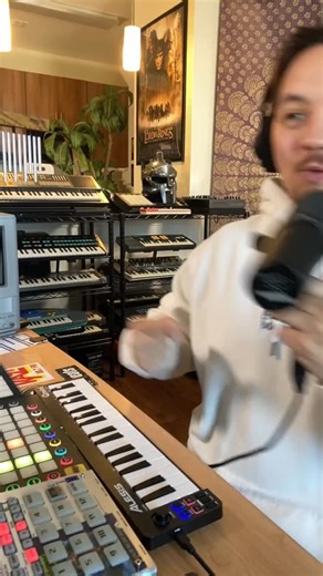 196K views · 2.1K reactions | Turning SWV - Rain into Jungle with the undefeated combo of Reese Bass & Amen Breaks ☔️ Full track is on my Patreon! Hope y’all are feeling this one, if so definitely share, save or comment which song I should flip next! #junglednb #90srnb #amigosampler #musicproducer | Flobama | Facebook