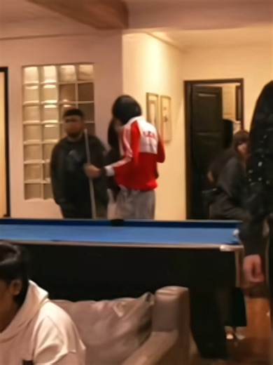 Icel Geprek: Fun Moments at the Billiard Table