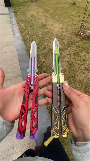 Which one do you like?#apexlegends #apex #heirloom #octane #wingman #bloodhound #wraith