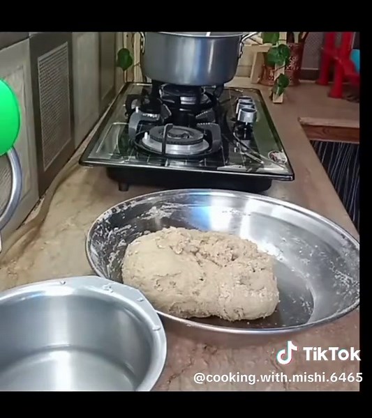 Garmi Main Roti Banana Yani Mood bhtt kharab🤣 #foryoupage #foryou #onthisday