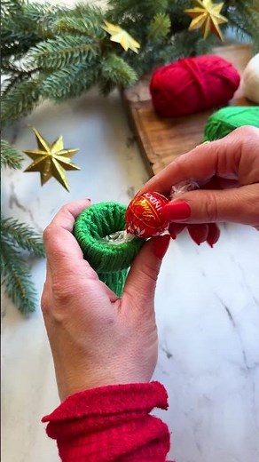 🎄 Festive party favors! Easy tiny bobble hats for gifts! #crafts #Christmas #partyfavors
