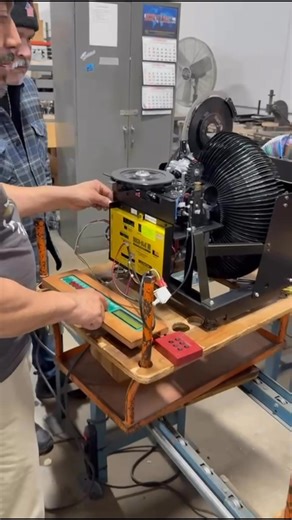 Do you like to see your 45rpm on the turntable when playing your jukebox? 🌀🎶 Once the mechanisms are built we calibrate and fine tune each one. Every mech then runs continuously for more than 48 hours before it leaves the factory #jukebox #45rpm #vinyl45 #nowspinning #rockola #madeinusa #handbuilt #americanajukebox #vintageaudio #audiophilelife #analogmusic #jukeboxculture #musiclovers #musicroom | Rock-Ola Jukeboxes