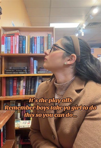 Let’s go chicago!!!! #Chicago #chicagobears #nfl #nflfootball #playofffootball #nfc #saterdaynight #bearsvspackers #rivals #sportstiktok #relationshipgoals #couplecomedy #beardown🐻⬇️ @Ernest