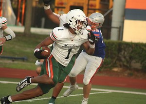 "He's aging in reverse": CFB fans dumbfounded by elite 2028 class prospect Brysen Wright's electric reception at endzone