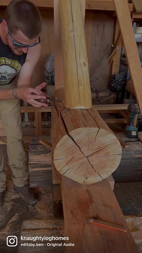 Scribing some knee braces! 🪵🌲🪓📐 #Loghome #loghomestyle #loghomes #loghouse #logcabin #loghomeliving #logcabins #logcabinliving #logcabinlife #chainsawman #chainsaw #chainsawcarving #moderncraftsman #conservation #weplanttrees #cabin #cabinlife #cabinlove #cabinliving #cabininthewoods #knaughtylog #thebestofbend #centraloregon #stihl #stihlpower #stihlchainsaw #customhomebuilder #customhomes #customhome