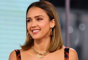 Jessica Alba: Η οικογενειακή «απόδραση» στη Μύκονο (video)