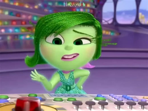 Alegria cuida a los demás en Intensamente 2 Trailer