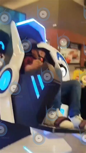 Padre reporta incidente en juego de realidad virtual en plaza Alaia Tapachula; asegura que el personal no sabe qué hacer en casos de emergencia Por| Redacción ABM Tapachula, Chis. (Balance México 01 De Diciembre 2025).-La tarde de este pasado domingo, un padre denunció un momento de tensión mientras su hijo jugaba en un equipo de realidad virtual en Plaza Alaia. Según contó, uno de los cables del juego empezó a presionar el cuello del menor, por lo que pidió que detuvieran la actividad. “Yo como