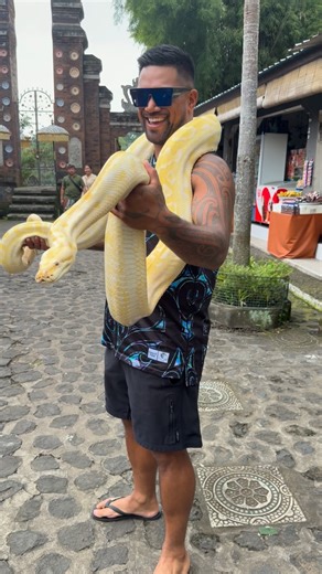 Ben Purua-FarmUpNZ | Always wanted to hold a python 🐍 | Instagram