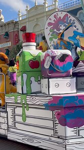 16K views · 558 reactions | A Million Splashes of Color in Disneyland Paris is one of our absolute favorite parades! 勺❤️李冀 #disney #parade #color | Disney Addicts | Facebook