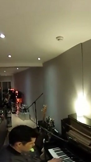 Throwback to giving a 360 tour of our studio from rehearsals in 2016 👊🏻 #TheScript #TheScriptFamily #InTheStudio