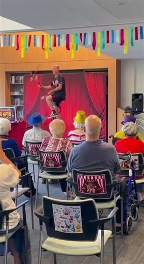 Acrobatic Cyclist Prrformance Enjoys the Show 👍🌹