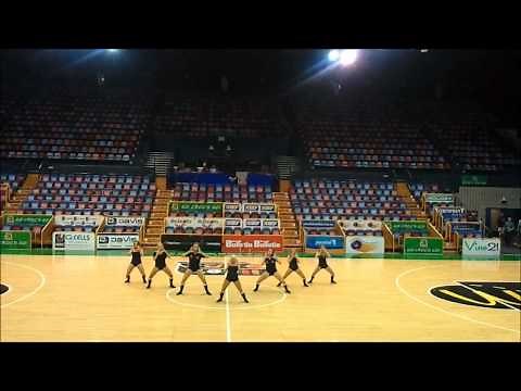 Dance Routine Croc Squad Cheerleaders - Space Jam