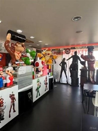 🦸‍♂️⚡ 2026: NOUVELLE ANNÉE, NOUVELLE MISSION ! ⚡🦸‍♀️ 🍟 Frites légendaires 🍔 Burgers héroïques 🔥 Gourmandise garantie 💥 AU LUNCH EXPRESS 💥 Les héros de vos fringales sont de retour ! ✨ Rendez-vous dès maintenant pour une année épique ! ✨ | Lunch Express