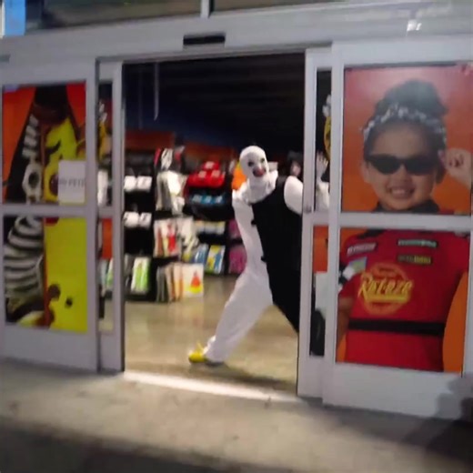 #WE SPENT 24 hrs at SPIRIT HALLOWEEN 😱(scary) eslis