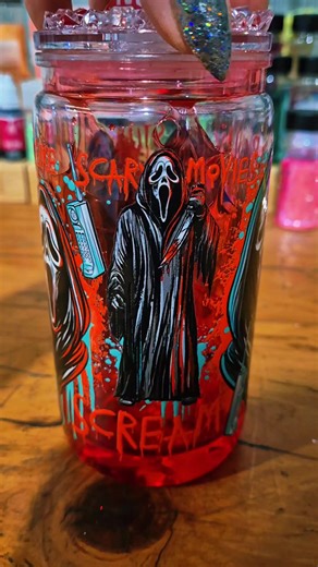 scream tumbler.. blood drip with a cute knife addition on the lid 🩸🔪