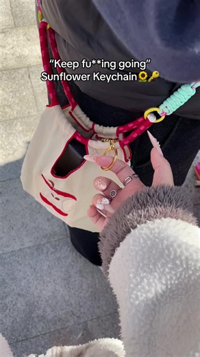 Sunflower Keychain: A Symbol of Confidence and Hope