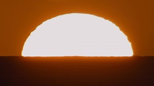 Gone is 60 Seconds: A Multiple Green Flash Sunset Credit: Tengyu Cai (IG: tengyu.cai) Date: 2023 October 8 Location: Big Island, Hawaii, USA | Sky