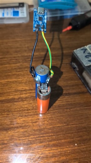 The Smartest and Easiest New Way to Charge a Lithium Battery 🔋⚡ #crafts #craft #crafttips #DIYcrafts #LithiumBattery #BatteryCharging #TechDIY #LifeHack #SmartTrick #Innovation | 𝗣𝗿𝗼 𝗗𝗜𝗬𝗘𝗥