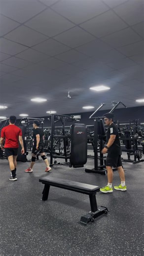 B1. Box jump (low–medium) • 5 reps – nhẹ – nhanh – không cố gắng quá mức → Cải thiện tendon stiffness & tốc độ phản xạ. | Tạ Quí | Facebook