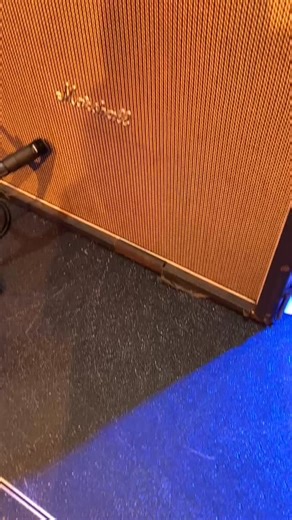 Here’s what that little 18 watt monster sounds like through a proper 4x12 . #6674 | TRACII GUNS
