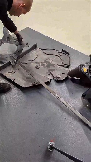 Removing a broken AdBlue tank #germancar #mercedes #mechanic #w212 #tank #repair #adblue #diesel | PROMechanic96