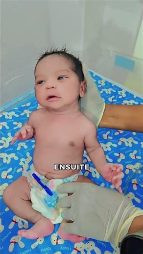 Pourquoi les bébés subissent ce test étrange à la naissance