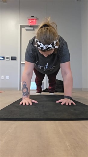 Tough workouts only a quick glace on lunch time core class. plank, step outs and mountain climbers each is 20 second work with 10 second rest. | Alana Muirhead