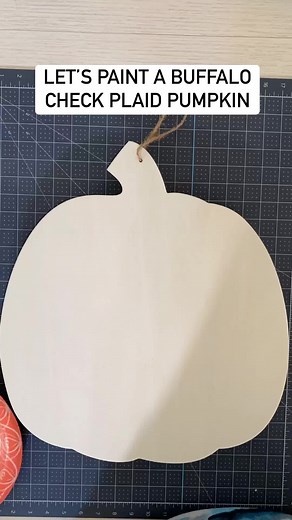 1.1M views · 6.9K reactions | Let’s paint a pumpkins buffalo check plaid for Fall. #fallcrafts #buffalocheck #painting #falldoorhanger #fallwreath #wreathmaker #Wreaths #doorhanger #crafting #plaid #seasonaldecor | Weekend Craft | Facebook