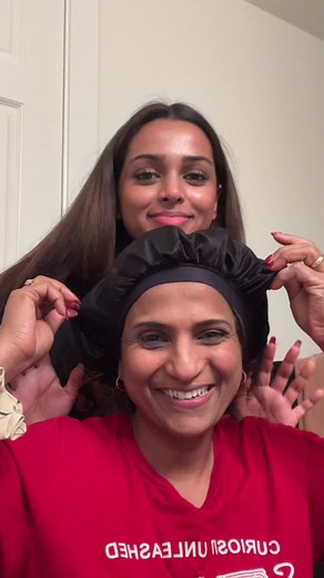 To the color mixture, we also added some squirts of the bondbar Bonding Booster and prepped the hair with the Bonding Primer @Sally Beauty #sallybeautypartner #bondbar #maroonhaircolor #hairtransformation #momglowup