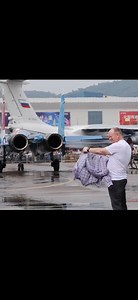 1.2K reactions · 17 comments | 浪A #Russian pilot uses the ✈️SU-35's engine wake to dry his clothes at Zhuhai Airshow. #airshow2024 #China | Tech It Out with Yang Zhao | Facebook
