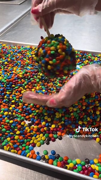 Delicious M&M Caramel Apples Recipe