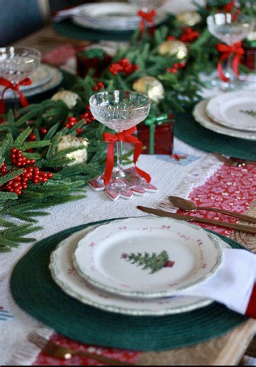 Would you try this? Pro tips: 1. Select a matte paper instead of shiny for a more polished look. 2. If you’re worried about tape damage, try painter’s tape which should not damage your table. 3. Layer a cloth runner on top of the wrapping paper for more texture and to finish off the look. Follow me @thechicishchick for more table setting content all things holiday! #holidaytable #holidaytablesetting #tablescape #tablescapestyling