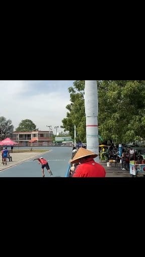 AIR BOARD States: Gravity? Never heard of her. Floating into the weekend with effortless style. 💨 ​Tags: #AirBoard #Hoverboard #FutureTech #NoGravity #Floating #ElectricSkate #EasyRider | Skating Lover