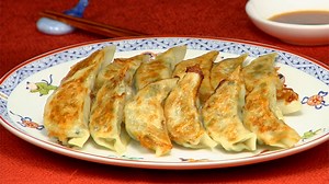 Yaki Gyoza Recipe (Fried Dumplings) - Cooking with Dog